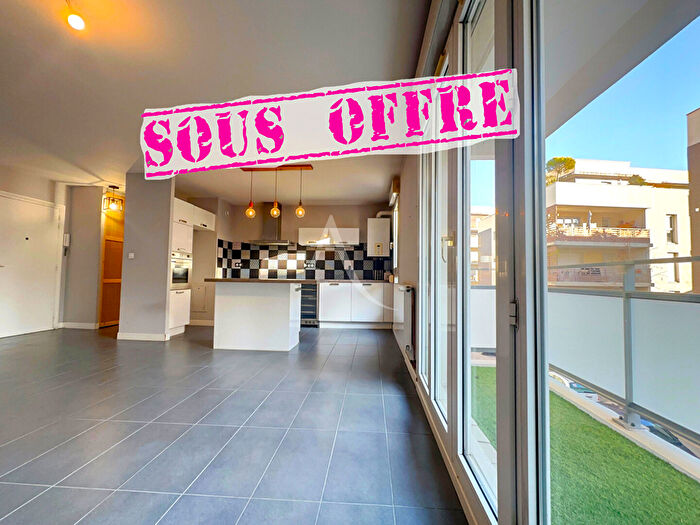 Appartement à vendre - Lyon e , Sans Souci, Dauphiné - 3 pièces - 2 chambres