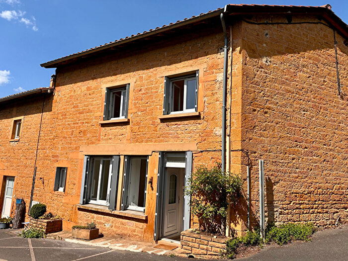 Maison 3 pièces à louer à Ville-sur-Jarnioux