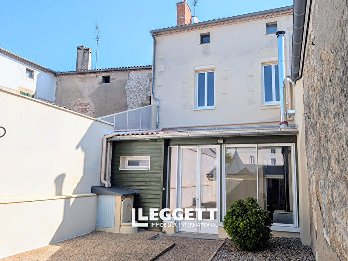 Maison à vendre - Sainte-Bazeille - 8 pièces - 4 chambres