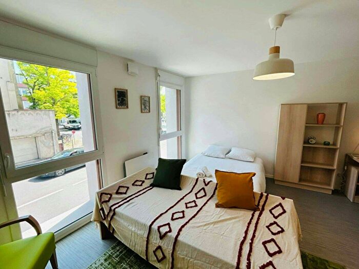 Appartement à louer - Barbâtre-Saint Remy-Verrerie, Reims - 1 pièce