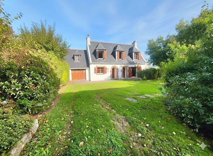 Maison à vendre - Carhaix-Plouguer - 6 pièces - 4 chambres