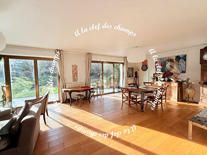 Maison à vendre - Saint-Rémy-lès-Chevreuse - 10 pièces - 8 chambres