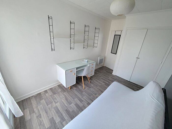 Appartement à louer - Sardine-Chiquet, Pessac - 5 pièces - 4 chambres