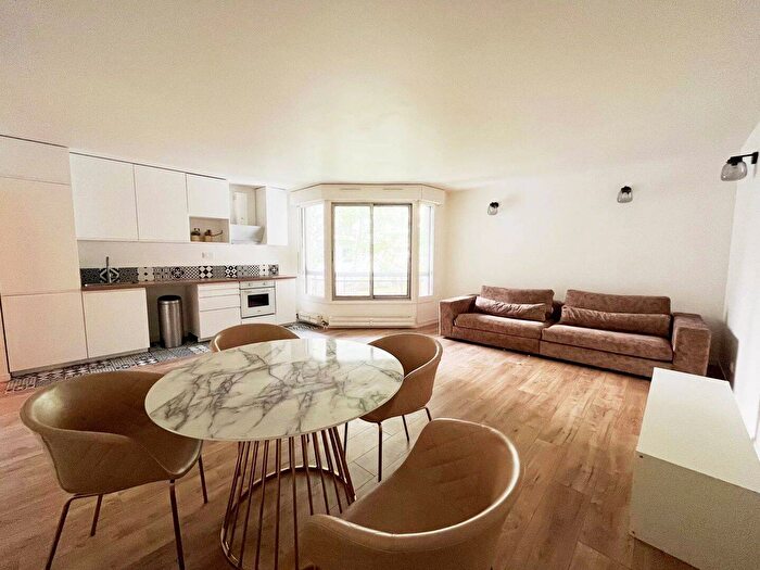 Hôtel de Ville, Courbevoie : Appartement 3 pièces à louer
