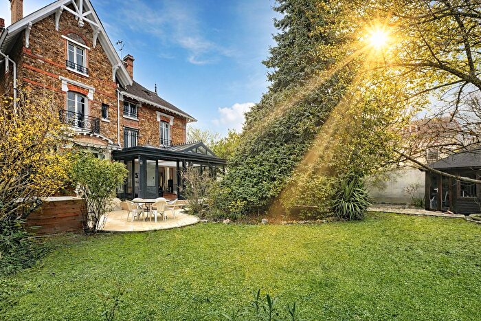 Maison à vendre - Saint-Maur-des-Fossés, Vieux-Saint-Maur - 11 pièces - 7 chambres