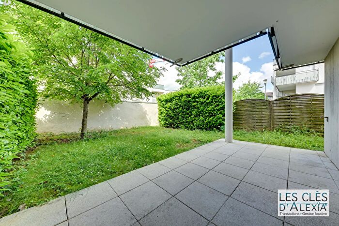 Appartement 3 pièces à vendre - Décines-Charpieu, Centre-ville