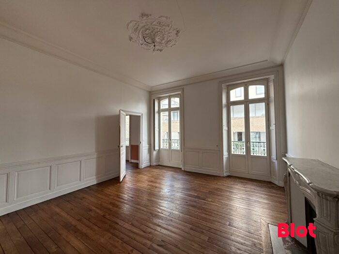 Quartiers Nord-Ouest, Villejean : Appartement 6 pièces à louer