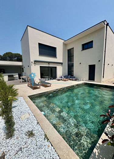 Maison à vendre - Vergèze - 5 pièces - 4 chambres