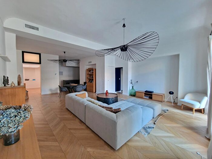 Appartement à louer - Marseille e , Castellane - 5 pièces - 1 chambre