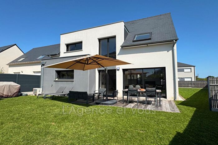 Saint-Coulomb : Maison 4 pièces à vendre