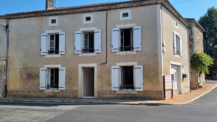 Maison à vendre - Javerlhac-et-la-Chapelle-Saint-Robert - 3 pièces - 2 chambres