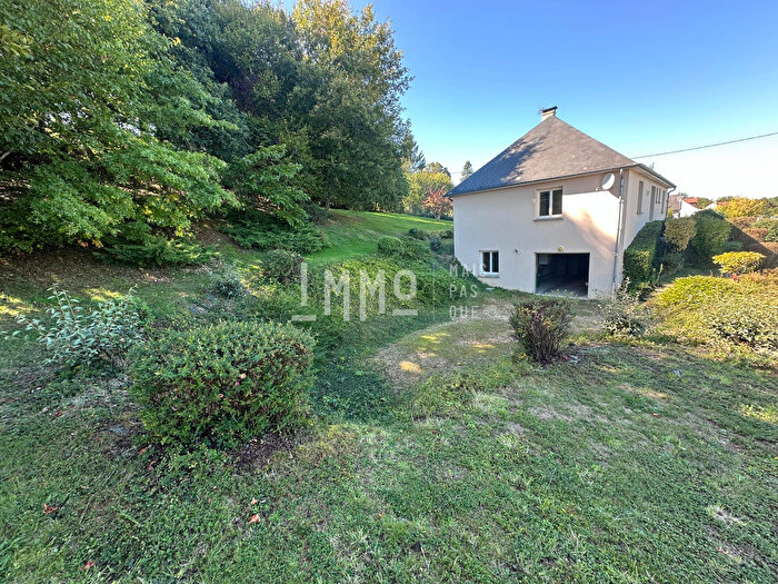 Maison à vendre - La Chartre-sur-le-Loir - 4 pièces - 3 chambres