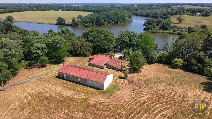 Maison 6 pièces à vendre à Maché