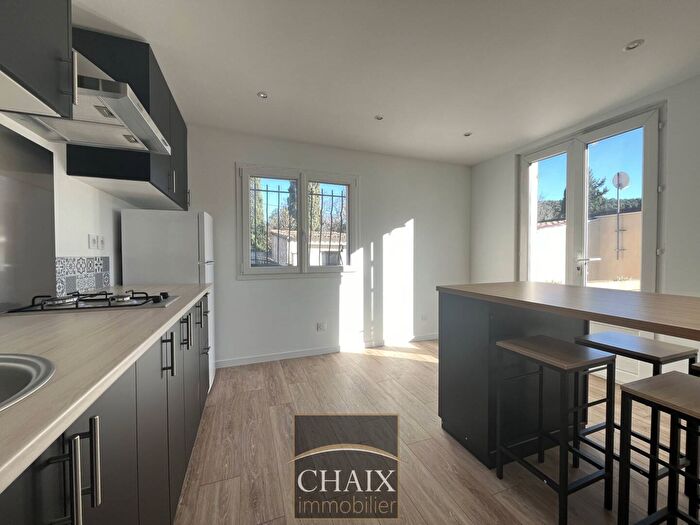 Appartement à louer - Cuges-les-Pins - 1 pièce