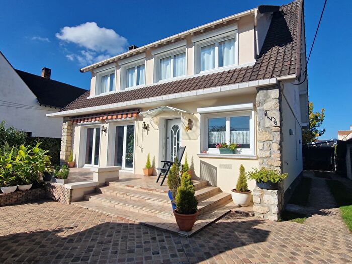 Maison à vendre - Magny-les-Hameaux - 6 pièces - 4 chambres