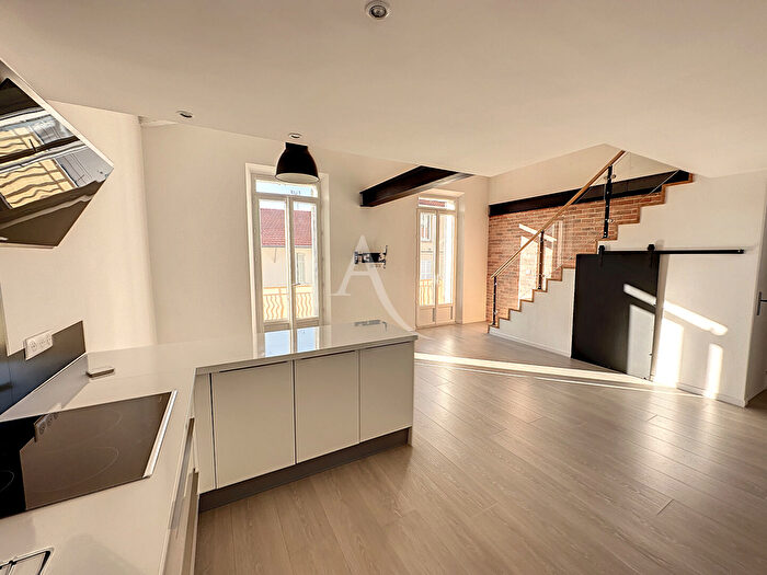 Appartement à louer - Cannes, Prado, République - 3 pièces - 2 chambres