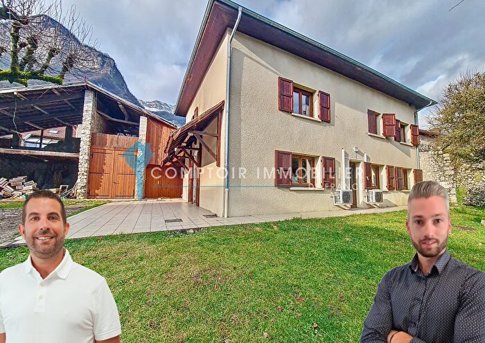 Maison à vendre - Lumbin - 8 pièces - 5 chambres