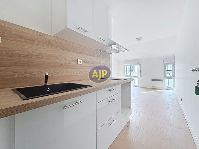Appartement 1 pièce à Rochefort, Centre-ville, à louer