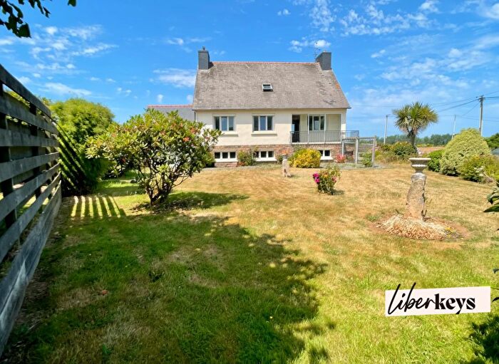 Maison 8 pièces à Trévou-Tréguignec, à vendre