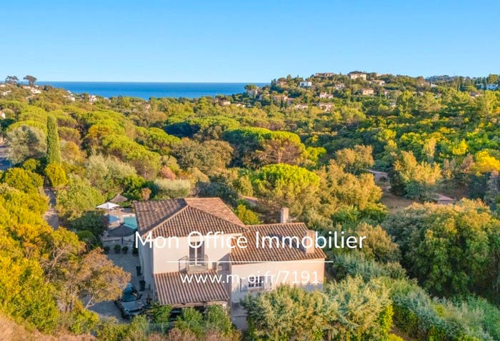 Cavalaire-sur-Mer, Moulin, Collières, Eau Blanche : Maison 6 pièces à vendre