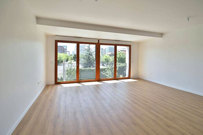 Appartement à louer - Pleyel, St Denis - 3 pièces - 2 chambres