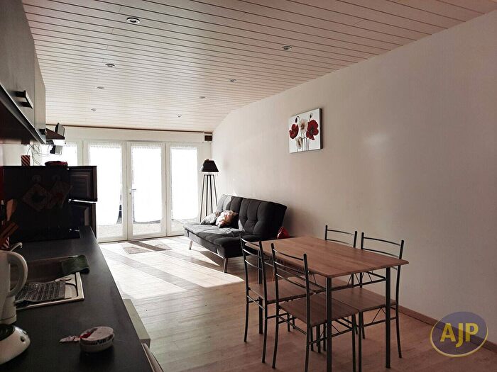 Appartement 2 pièces à louer - Clam