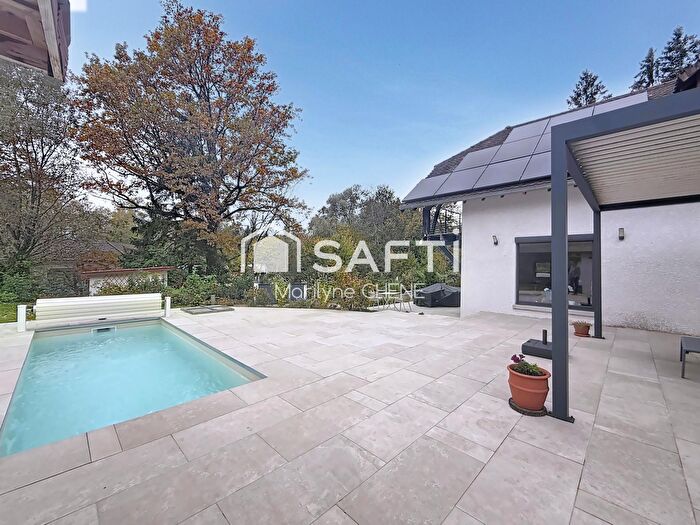 Maison à vendre - Entre-deux-Guiers - 5 pièces - 3 chambres