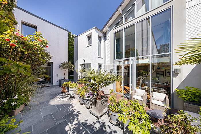 Maison à vendre - Courbevoie, Hôtel de ville - 10 pièces - 7 chambres