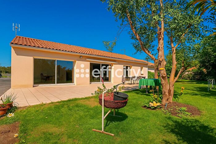 Maison à vendre - Lencloître - 5 pièces - 3 chambres