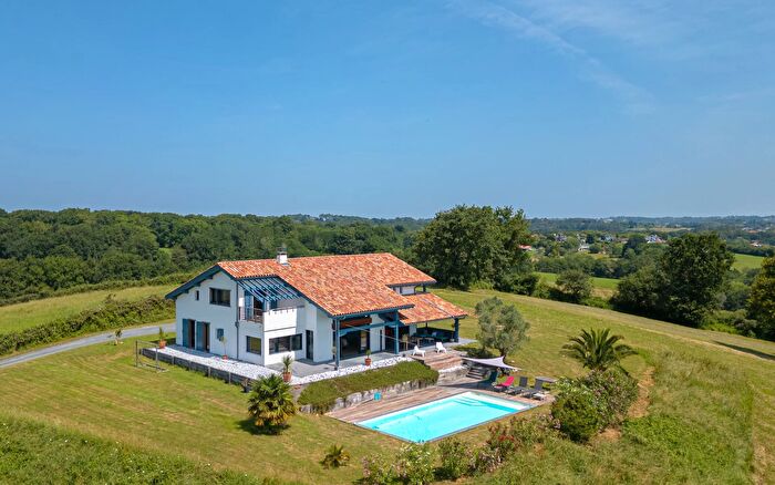 Maison à vendre - Ahetze - 8 pièces - 5 chambres