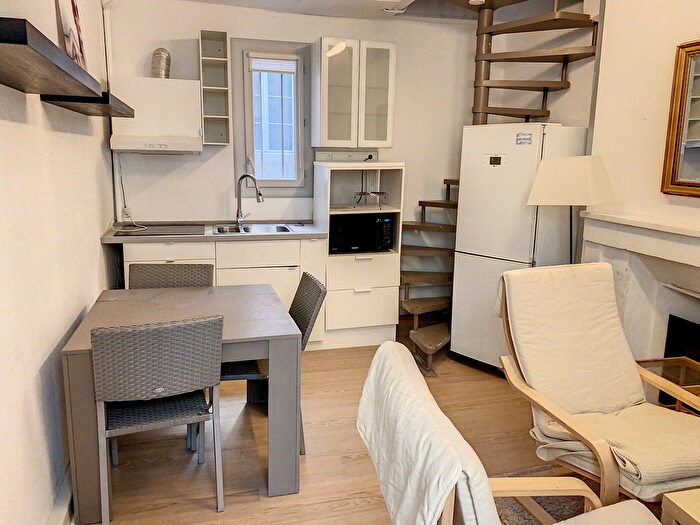 Appartement à louer - Chambéry, Centre-ville - 1 pièce - 1 chambre