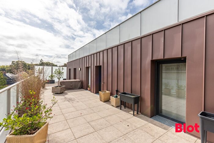 Appartement à vendre - Quartiers Nord-Est, Jeanne dArc - 5 pièces - 3 chambres