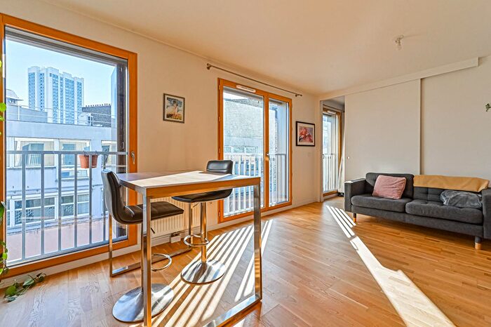 Appartement à vendre - Paris e , Saint-Blaise - 2 pièces - 1 chambre