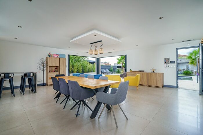 Maison à vendre - Marseille e , Château-Gombert - 10 pièces