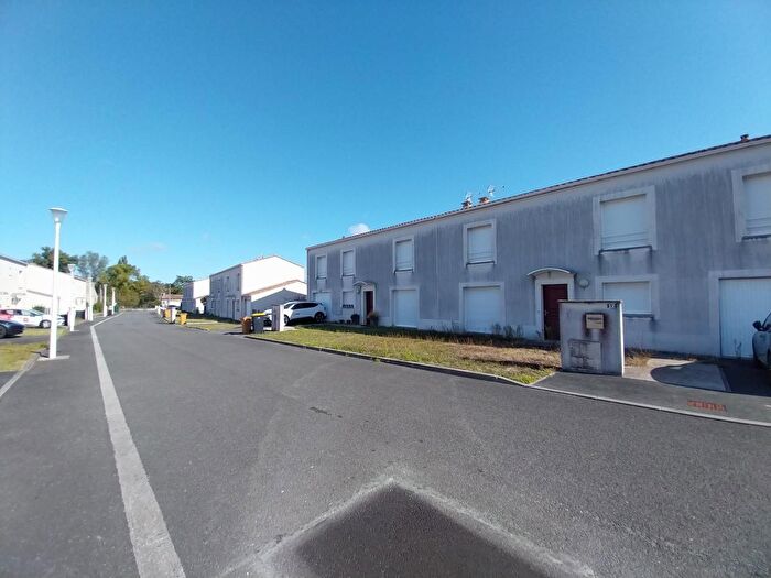 Maison à louer - Saint-Ciers-sur-Gironde - 4 pièces - 3 chambres