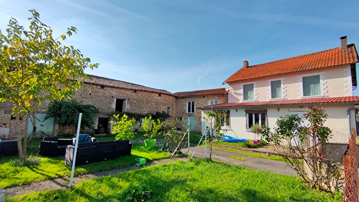 Voulême : Maison 5 pièces à vendre