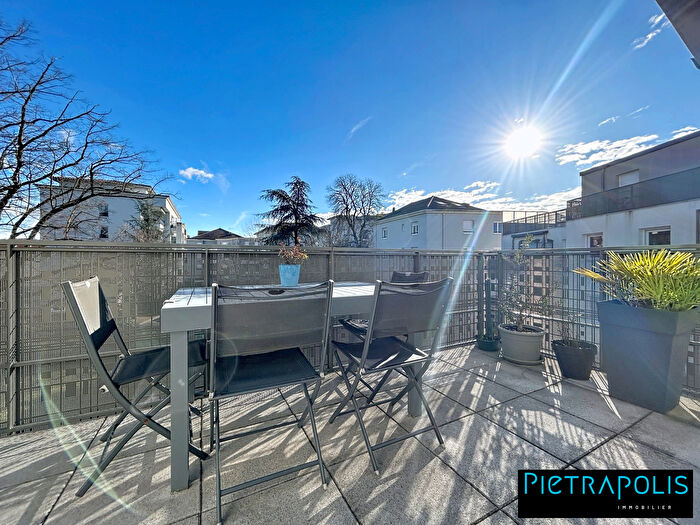 Appartement à vendre - Meyzieu - 3 pièces - 2 chambres