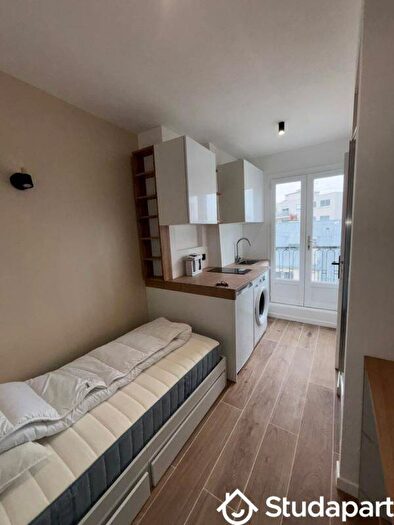 Faubourg du Temple-Hôpital Saint Louis, Paris 10ème arrondissement : Appartement 1 pièce à louer