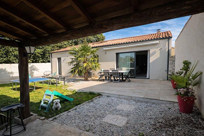 Maison à louer - Benet - 4 pièces - 3 chambres