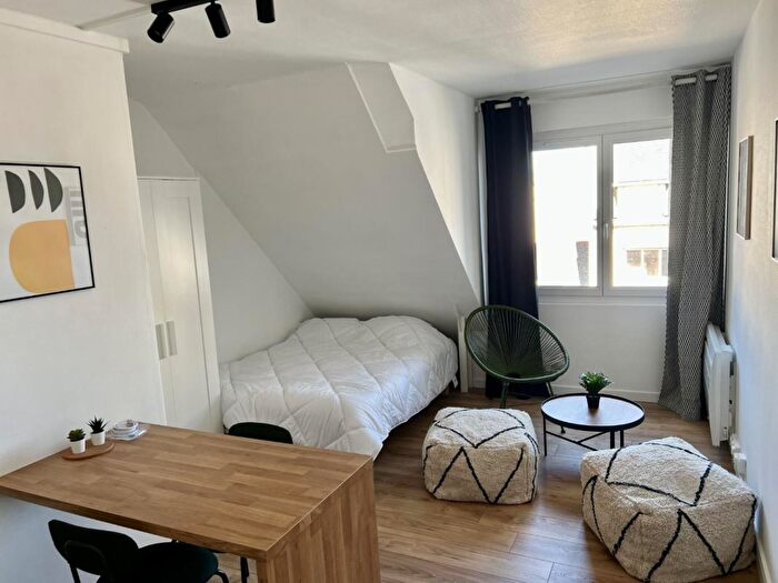 Quartiers Centre, Colombier : Appartement 1 pièce à louer