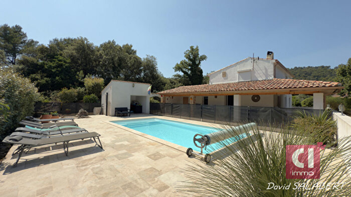 Maison à vendre - Garéoult - 6 pièces - 4 chambres