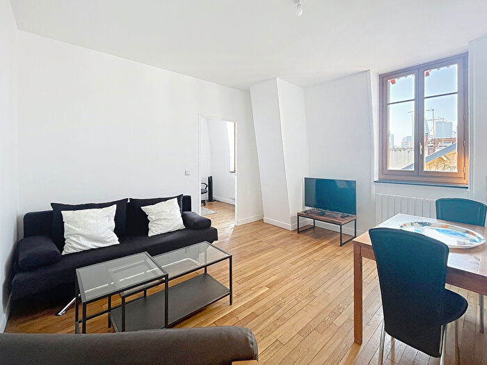 Appartement à louer - Courbevoie, Marceau République - 2 pièces - 1 chambre