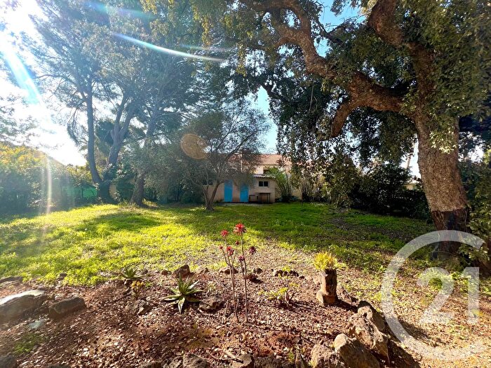 Maison à vendre - La Londe-les-Maures, Moulin-Vieux, Ondine, Mas dArgent, Stade Vitria - 7 pièces - 5 chambres