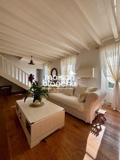Maison 10 pièces à Saint-Sauveur-d'Aunis, à louer