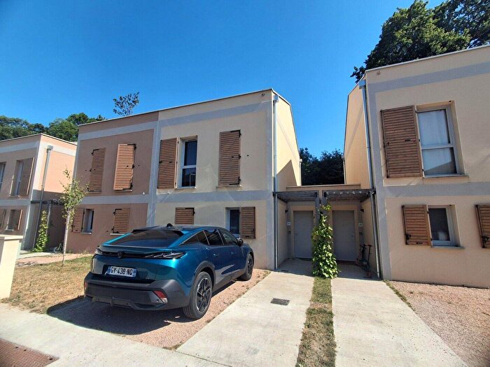 Fontaines-Saint-Martin - Maison 4 pièces à louer
