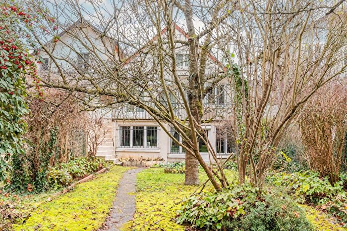 Maison à vendre - Saint-Maur-des-Fossés, Saint-Maur-Créteil - 5 pièces - 4 chambres