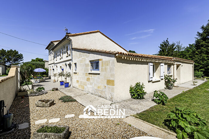 Maison 6 pièces à Villegouge, à vendre