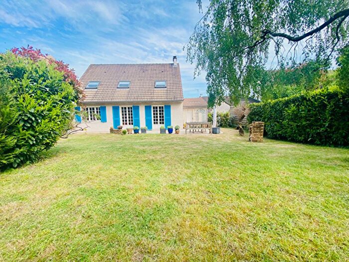 Croissy-Beaubourg : Maison 7 pièces à vendre