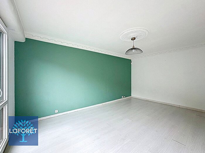 Centre Ville, Corbeil-Essonnes : Appartement 3 pièces à louer