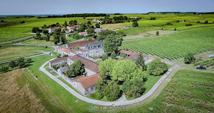 Maison à vendre - Segonzac - 18 pièces - 8 chambres